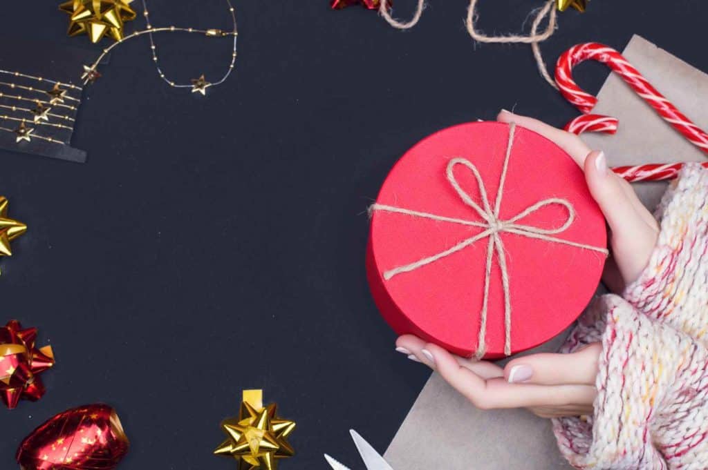 How To Wrap Round Gifts: 6 Easy And Quick Ways!